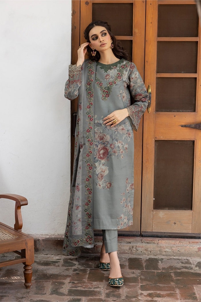 Iznik Winter Collection 2025 Luxury Suits With Price